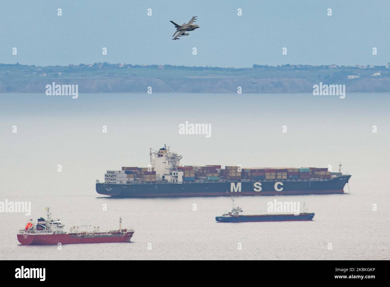 Lockheed Martin F16 fighter jet performing a low pass, fly over ...