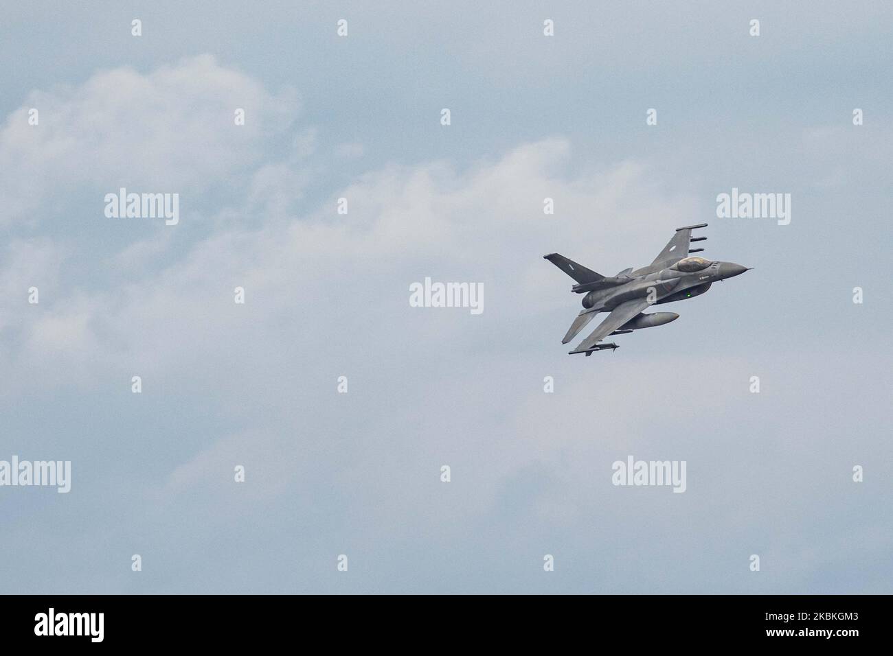 Fighter low pass sea hi-res stock photography and images - Alamy