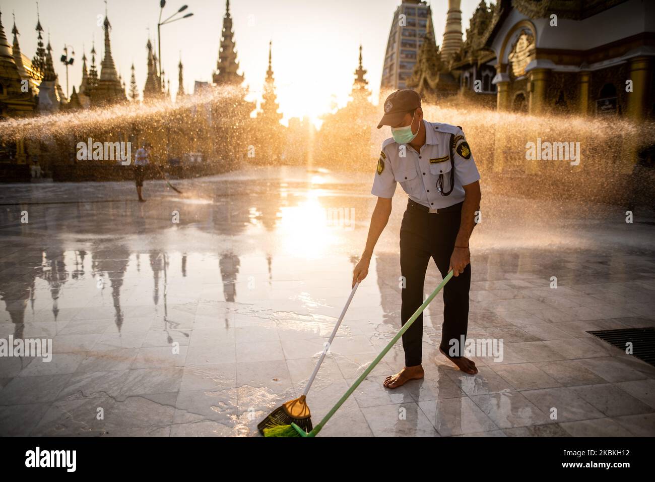 Opening hours of shwedagon pagoda hi-res stock photography and images ...