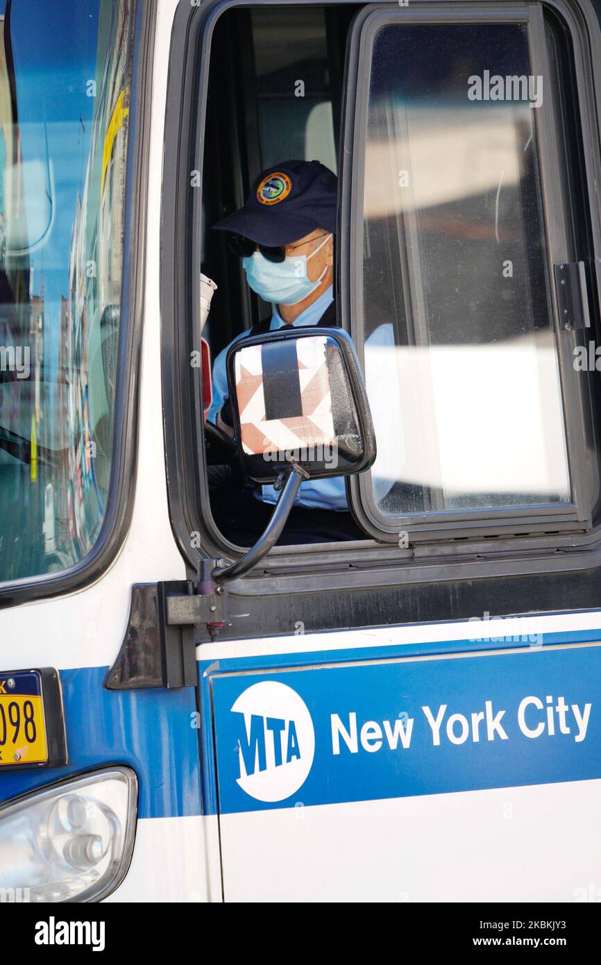 New york bus mask hi-res stock photography and images - Alamy