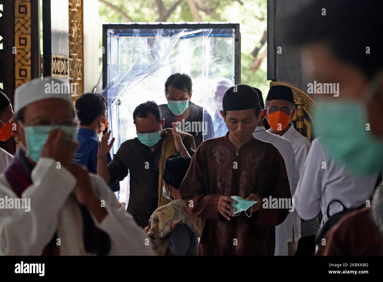 Indonesia muslim wearing face mask amid concerns over the Covid-19 ...