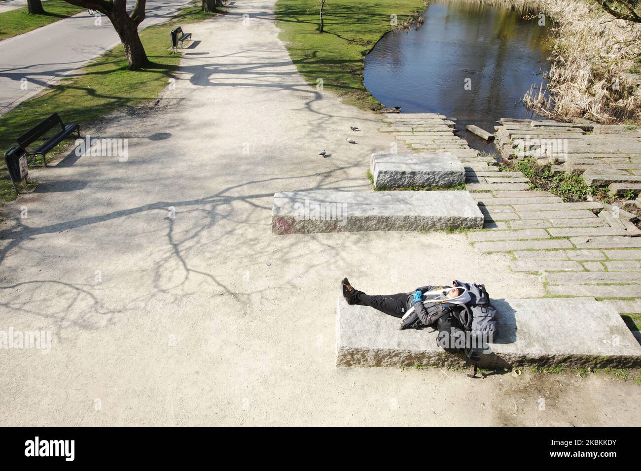 People who sleep on the streets hi-res stock photography and images - Alamy