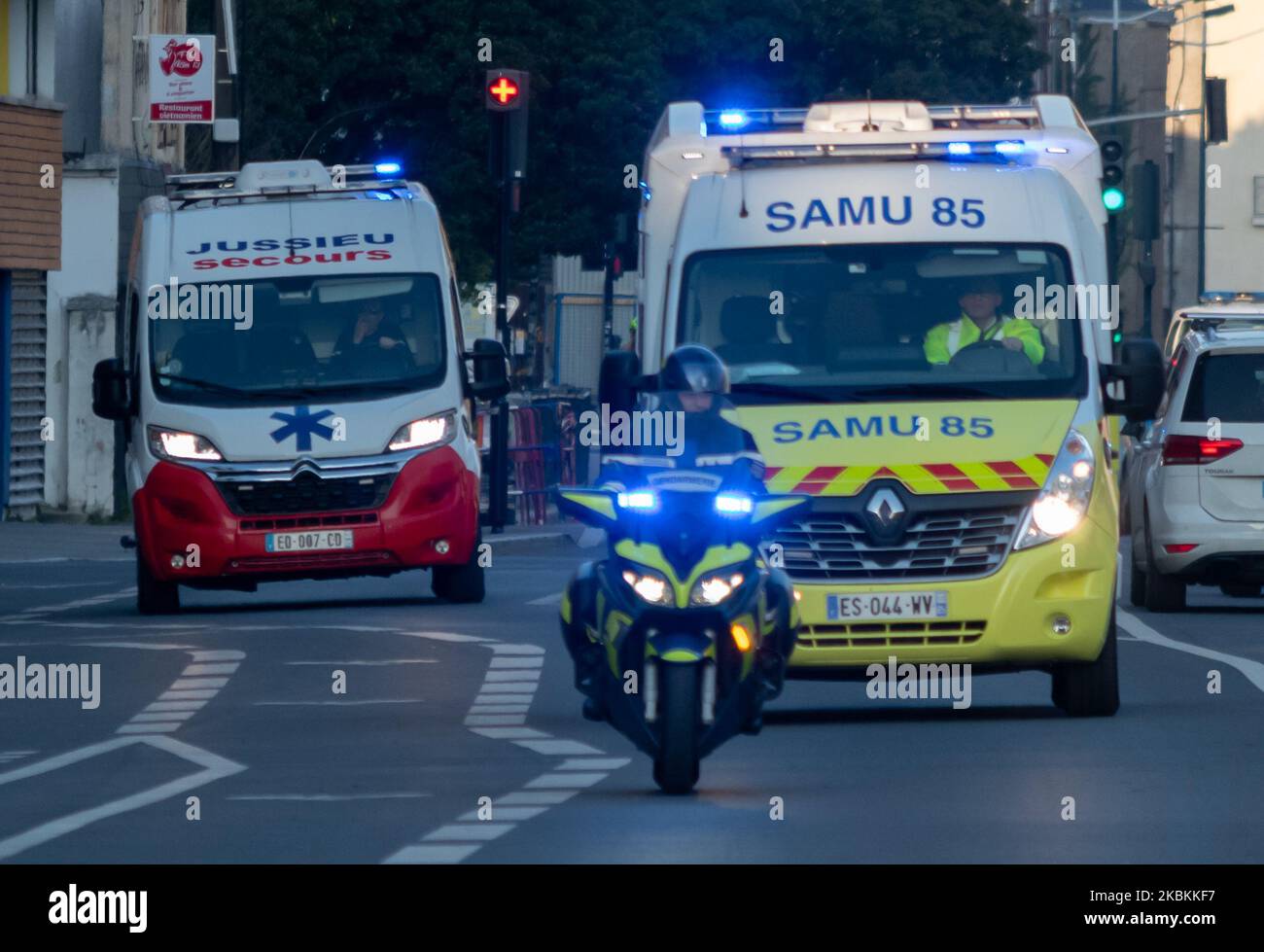 Samu ambulances taking care of one of the 20 patients from the Grand ...