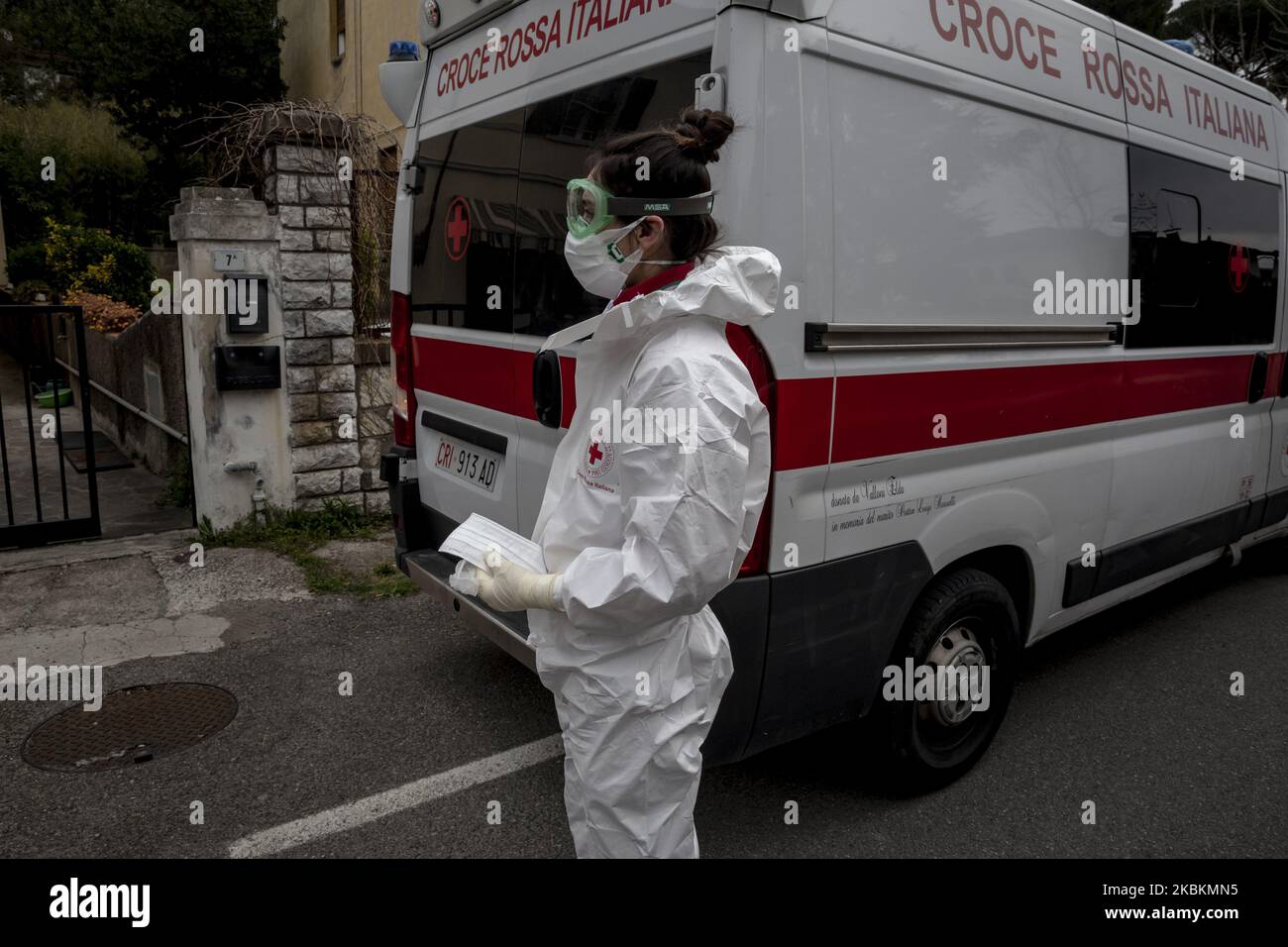 Italian Red Cross working with a suspect case of Coronavirus in Pisa ...