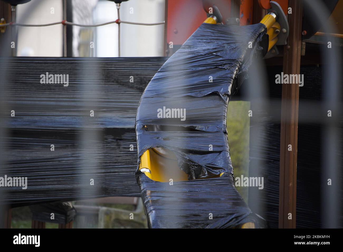 Person using plastic wrap hi-res stock photography and images - Alamy