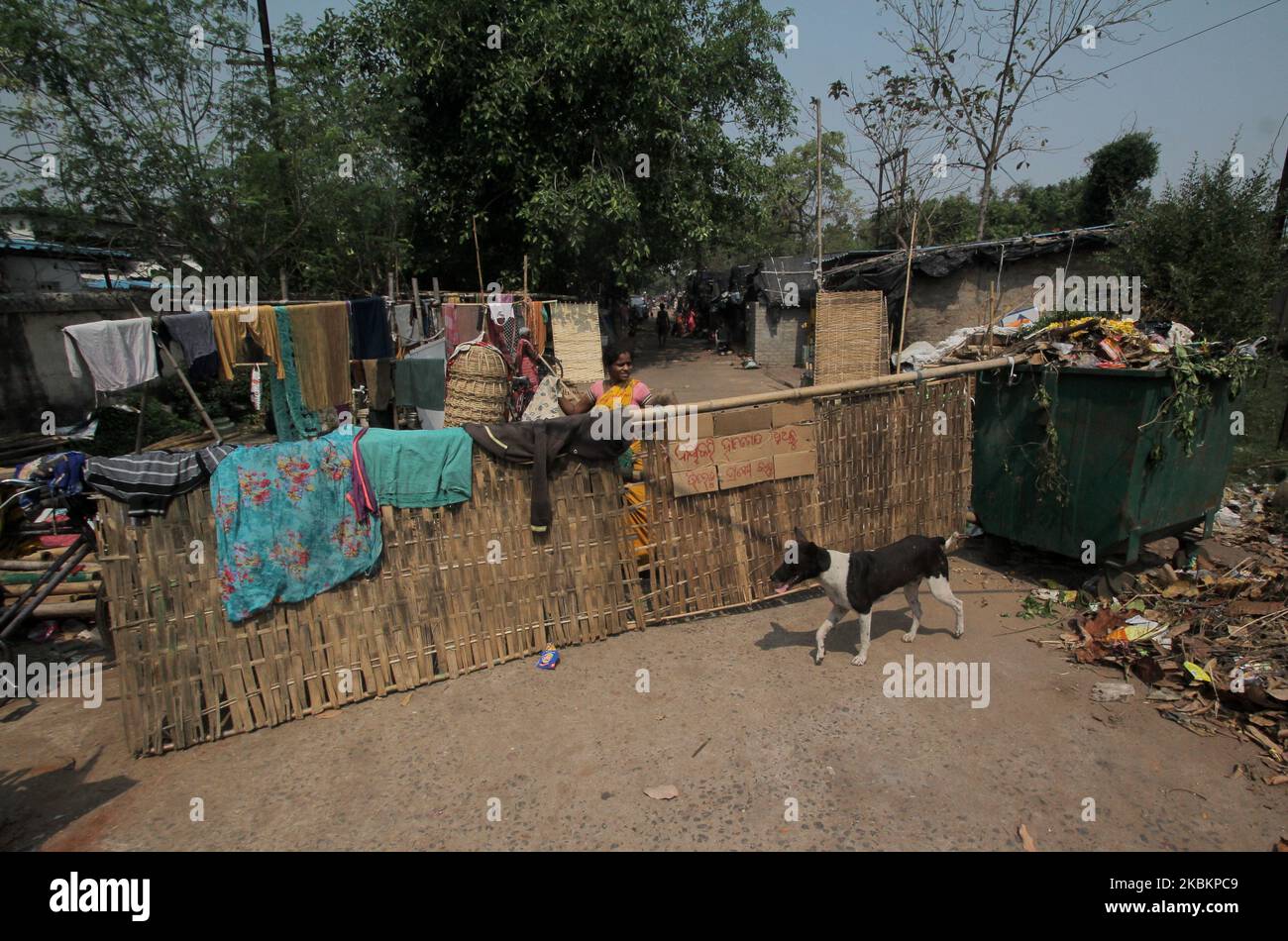 Living slum entry gate hi-res stock photography and images - Alamy