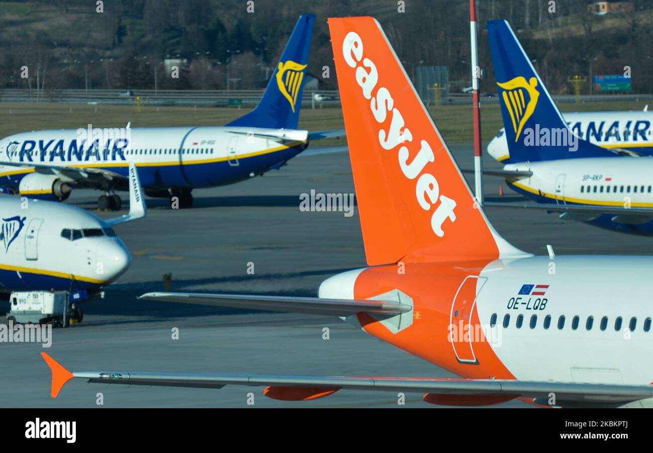 File picture of easyjet plane hi-res stock photography and images - Alamy