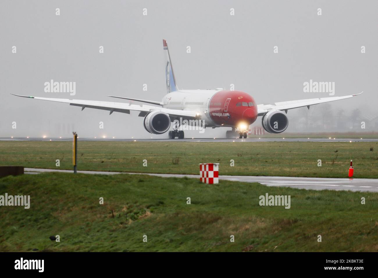 Norwegian Air Sweden Boeing 787-9 Dreamliner aircraft as seen on final ...