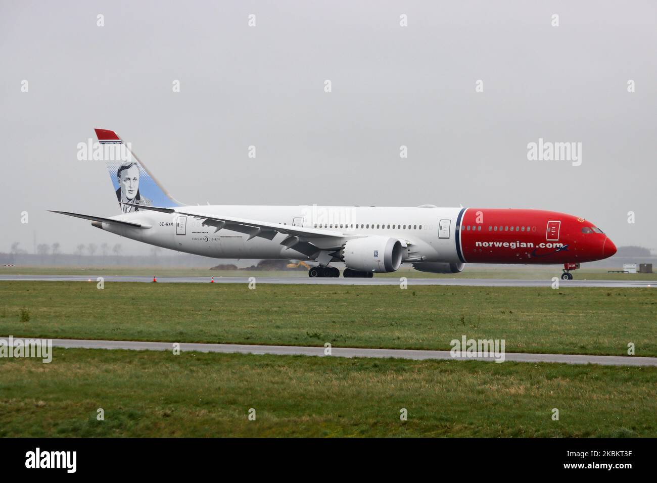 Norwegian Air Sweden Boeing 787-9 Dreamliner aircraft as seen on final ...