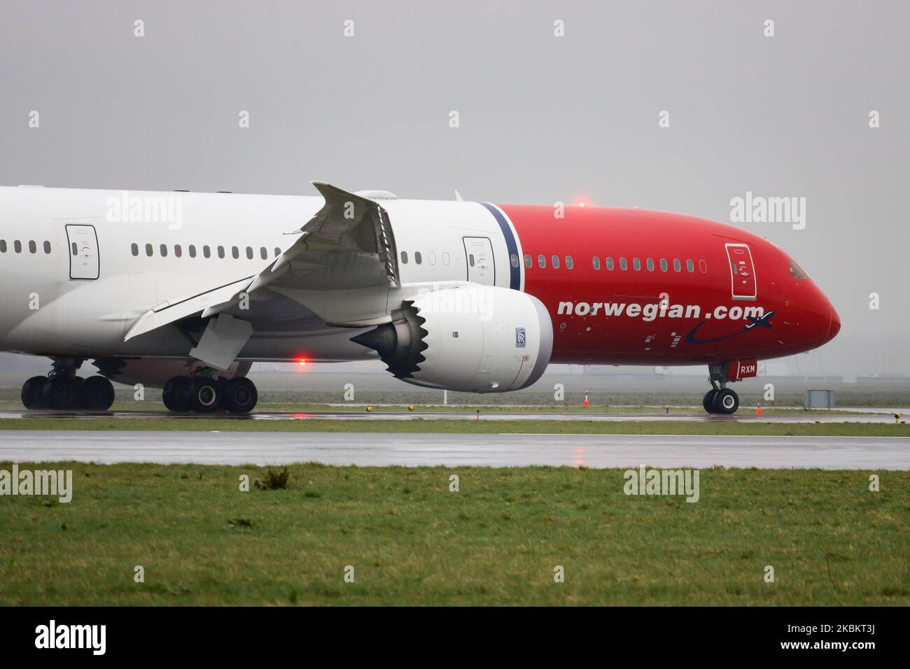 Norwegian Air Sweden Boeing 787-9 Dreamliner aircraft as seen on final ...