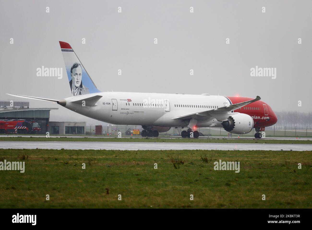 Norwegian Air Sweden Boeing 787-9 Dreamliner aircraft as seen on final ...