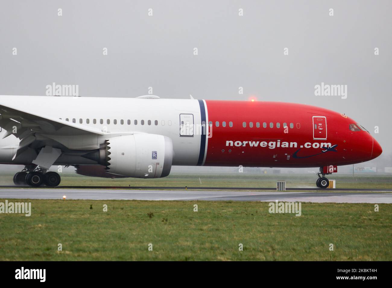 Norwegian Air Sweden Boeing 787-9 Dreamliner aircraft as seen on final ...