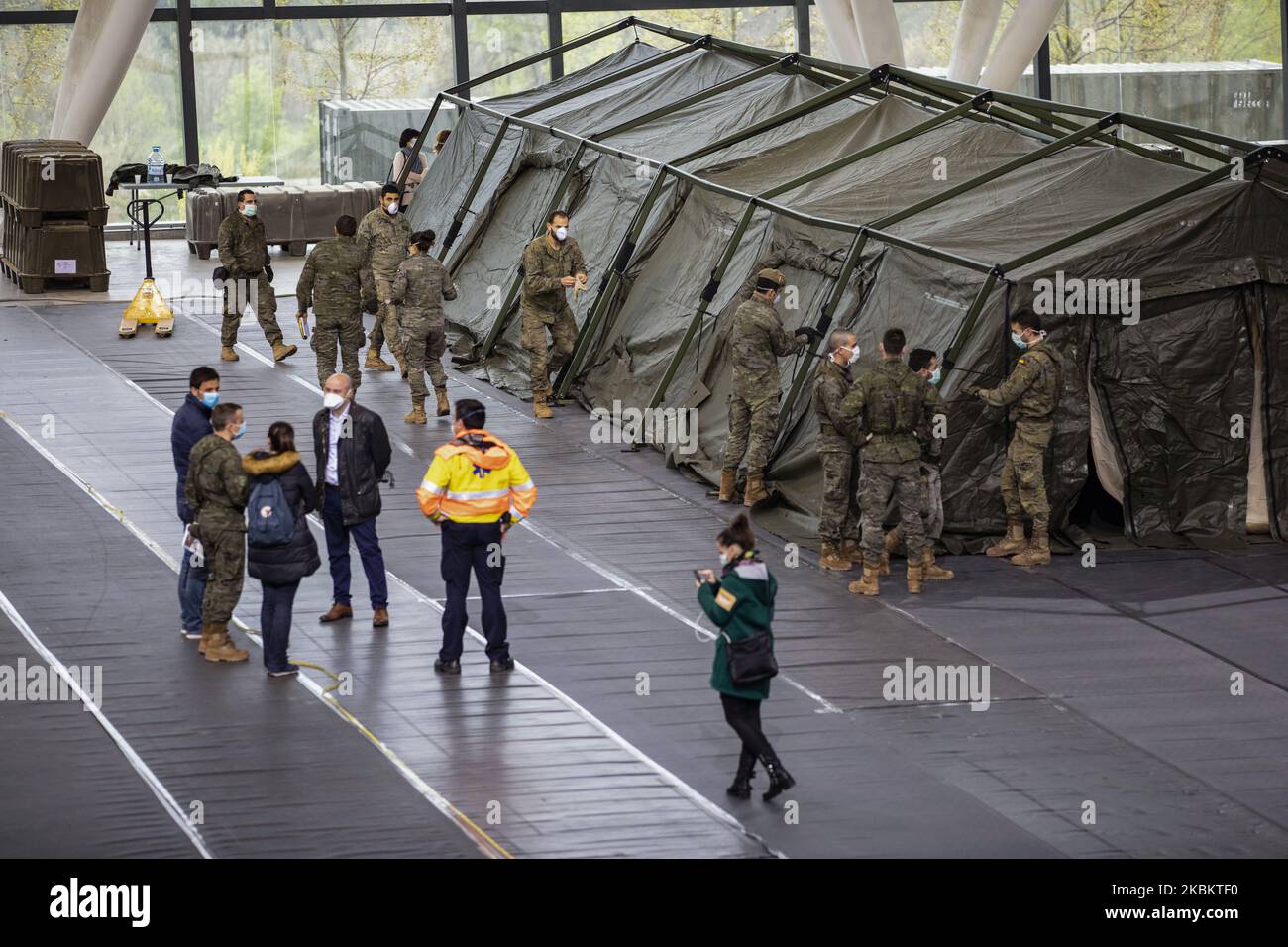 The UME (Military Emergency Unit) working on the Catalonia indoor ...