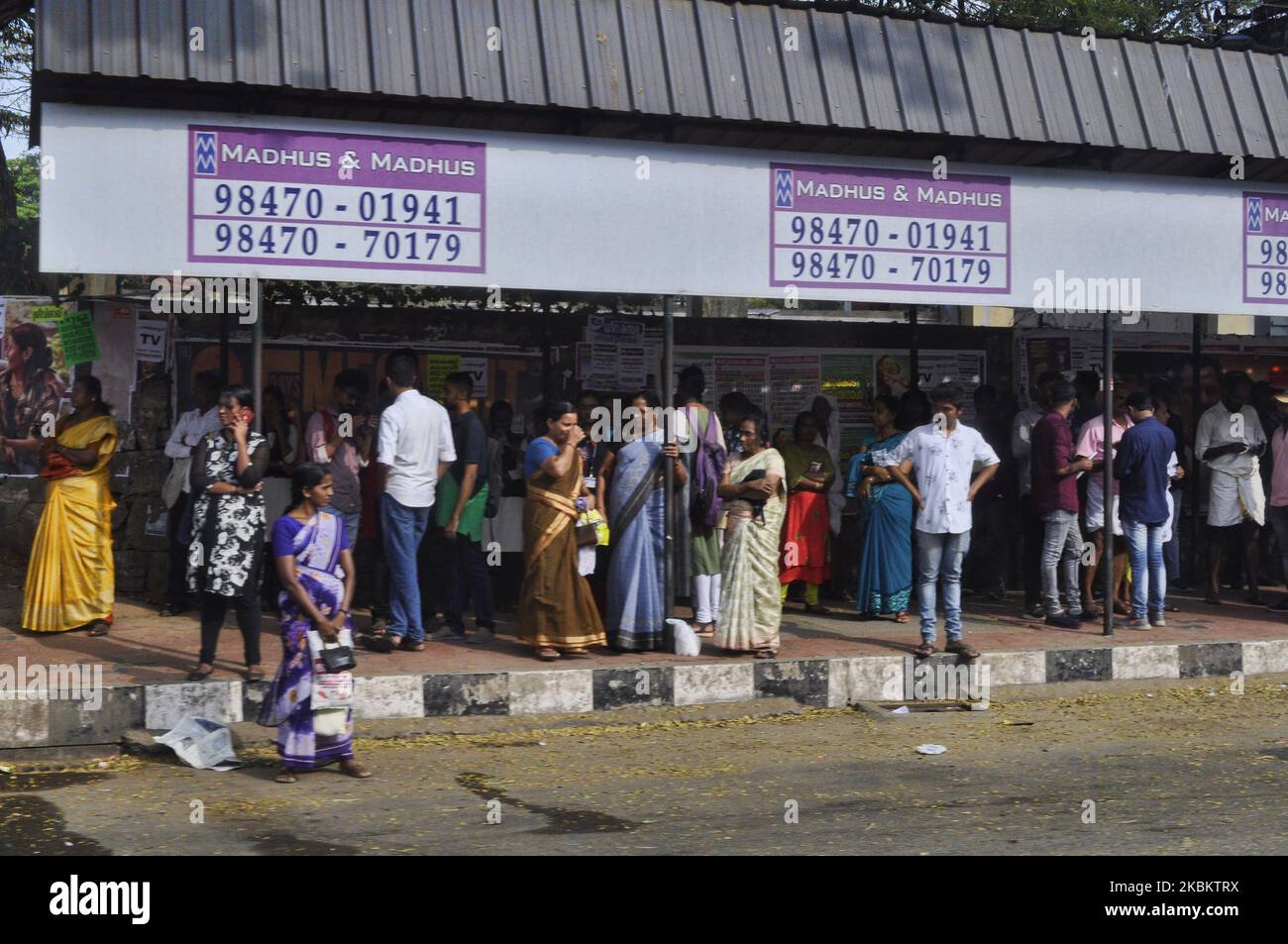 Thiruvananthapuram shops building hi-res stock photography and images ...
