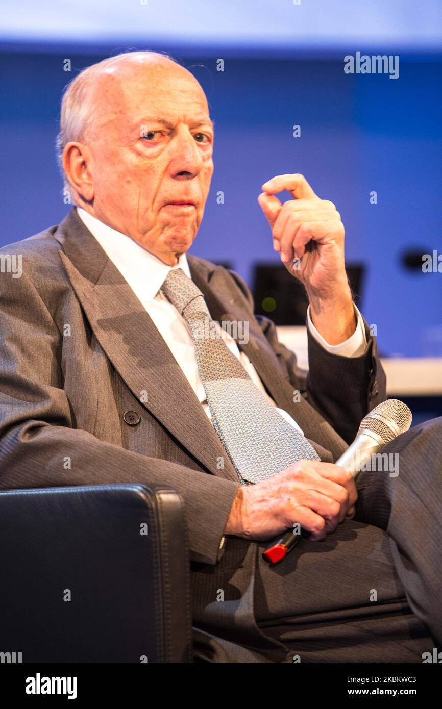 Televisione privata hi-res stock photography and images - Alamy