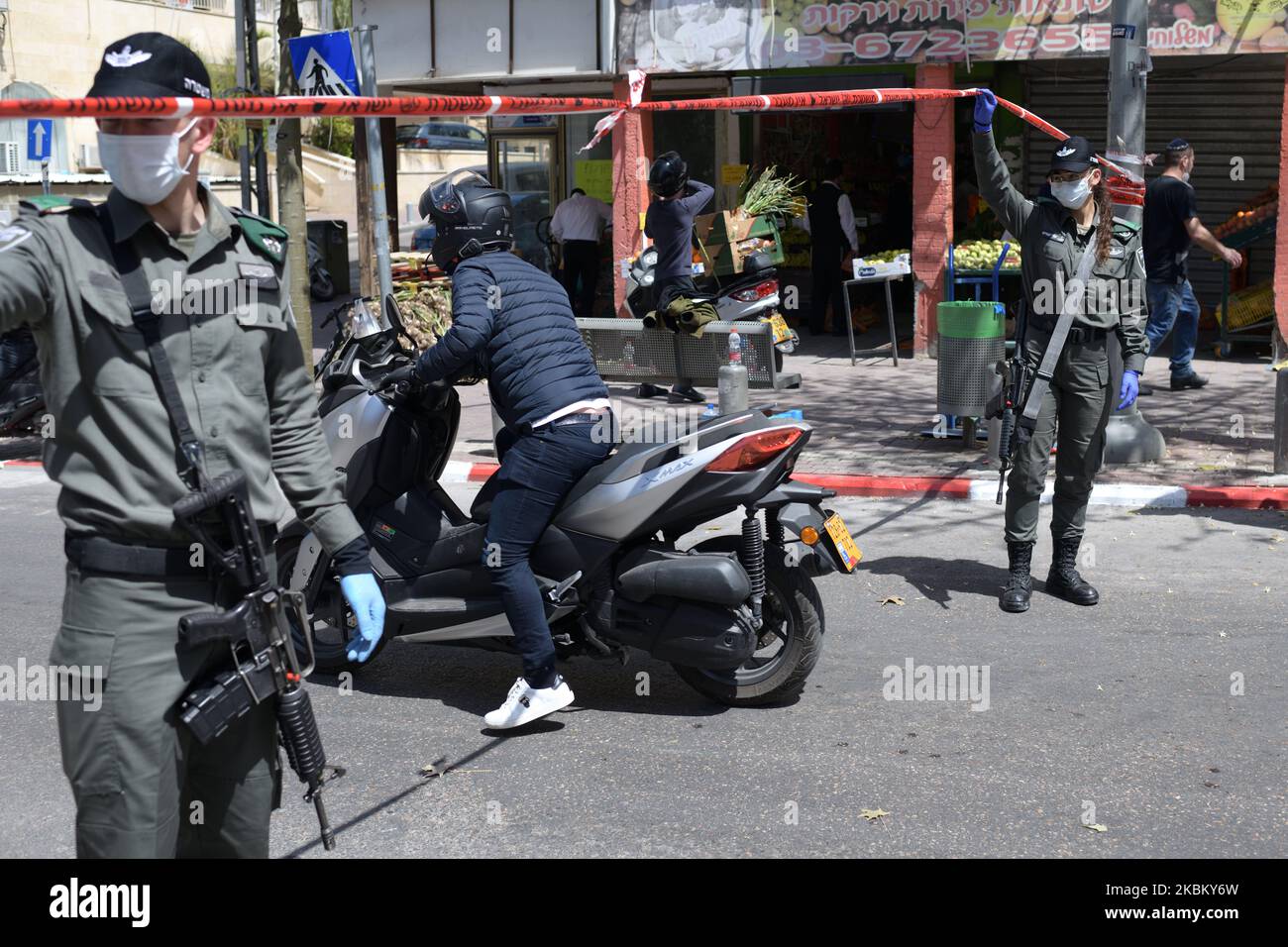 Armed israeli border policeman hi-res stock photography and images - Alamy