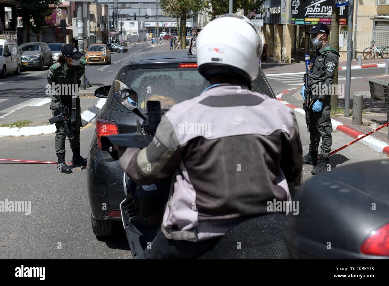 Armed israeli border policeman hi-res stock photography and images - Alamy