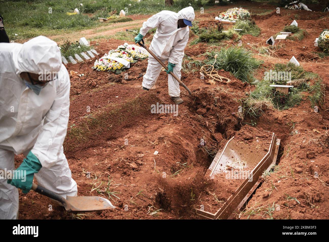 150 burials hi-res stock photography and images - Alamy