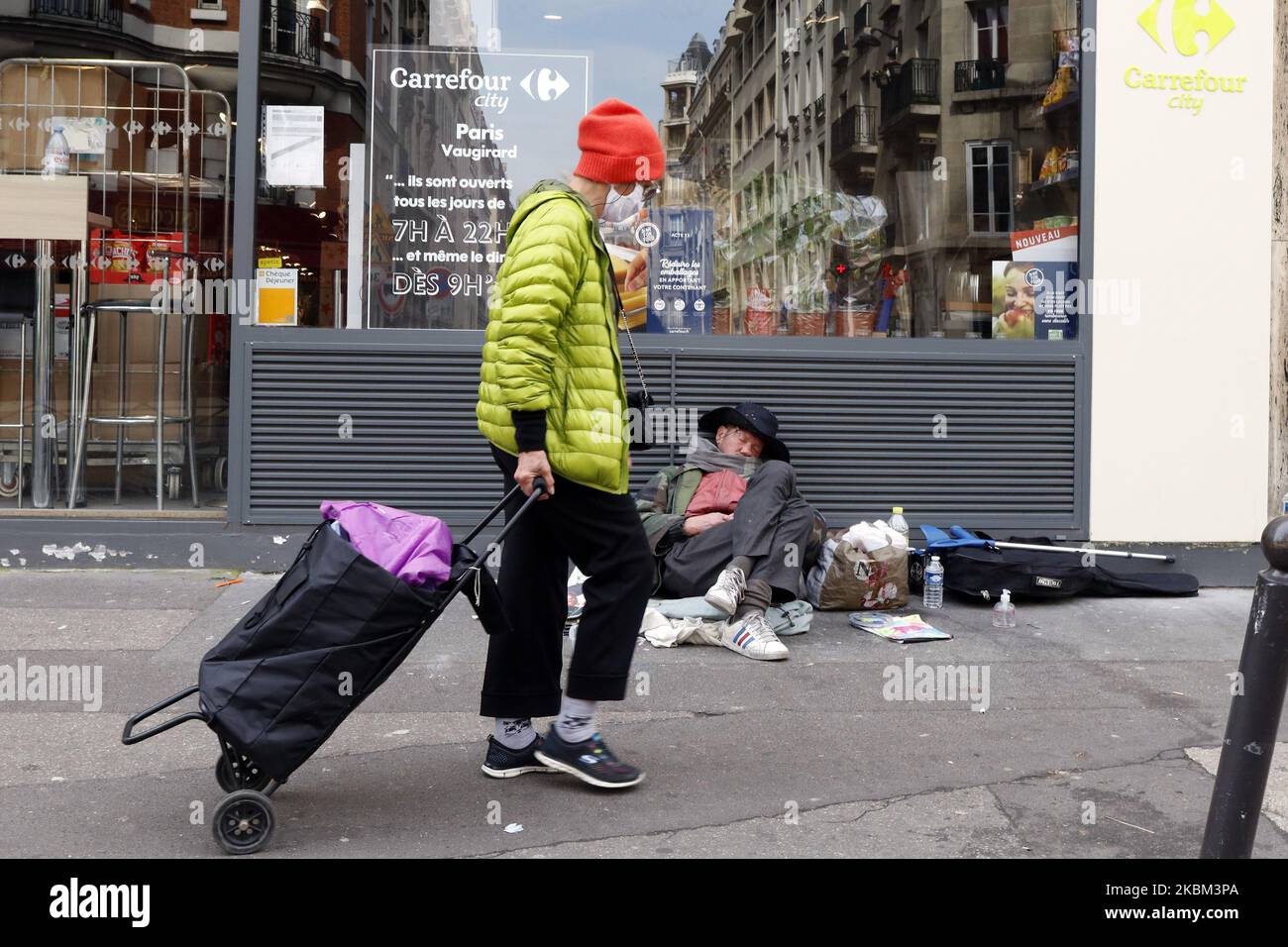 Homeless women in paris hi-res stock photography and images - Alamy