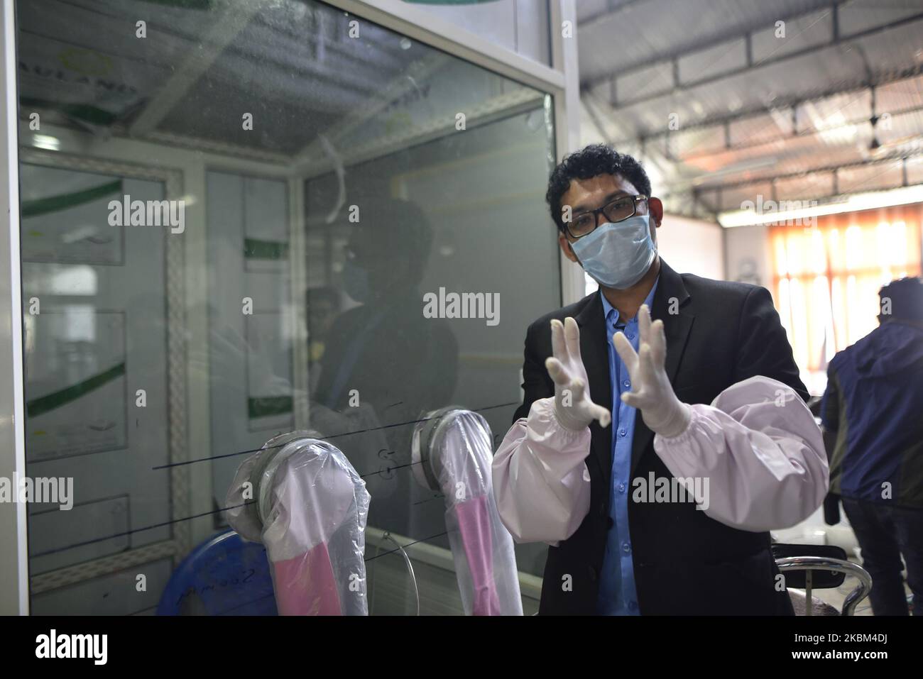 Corona testing booth hi-res stock photography and images - Alamy