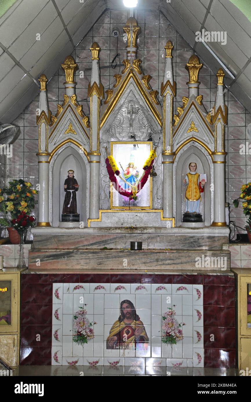 Main shrine of the Athisaya Manal Matha Church (Our Lady Of Red Sand ...