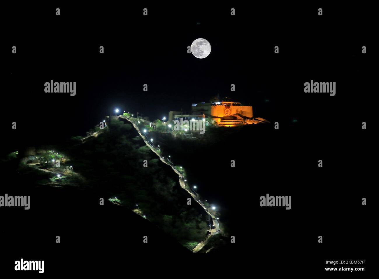 A full 'Super moon' is seen in Jaipur, Rajasthan, India , on April 08 ...