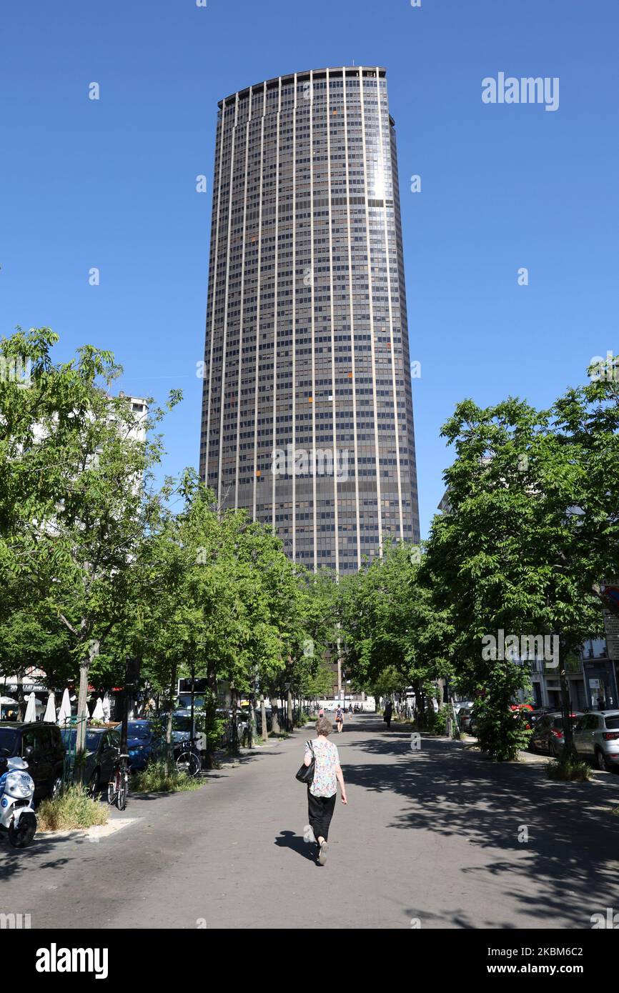 View of the Tour Montparnasse, Paris, France Stock Photo - Alamy