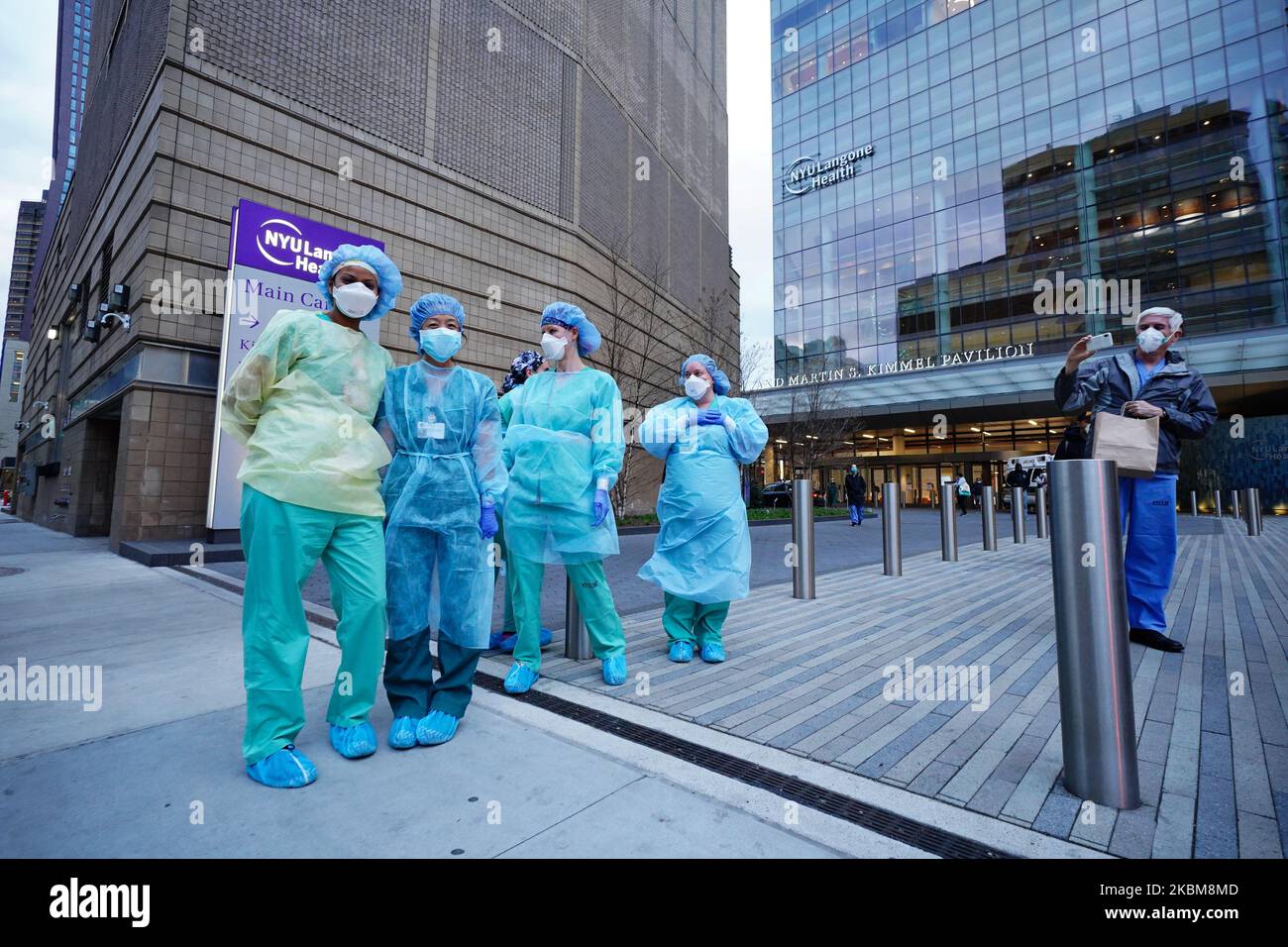 Frontline medical personnel hi-res stock photography and images - Alamy