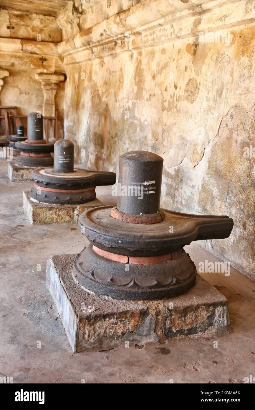Shiva Lingams at the Brihadeeswarar Temple (also known as Brihadisvara ...