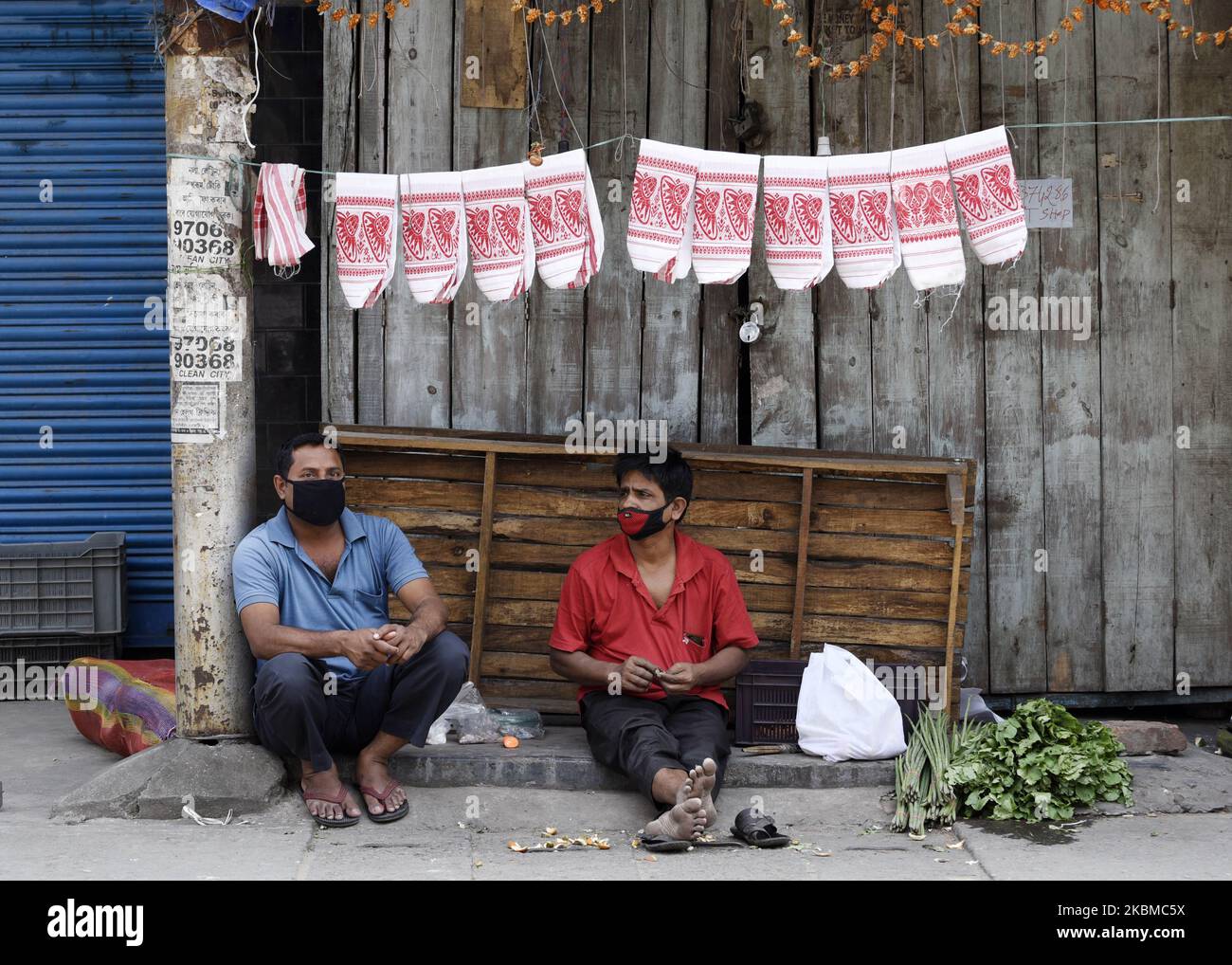 Assamese traditional gamosa hi-res stock photography and images - Alamy