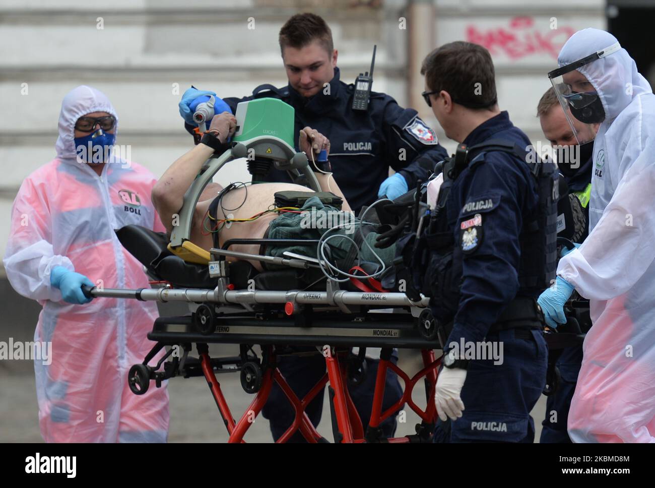 Man collapsed hi-res stock photography and images - Alamy