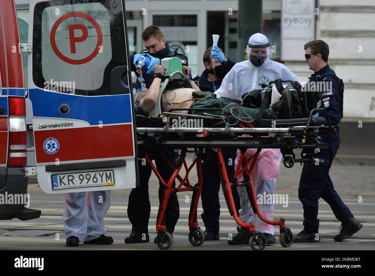 Man collapsed hi-res stock photography and images - Alamy