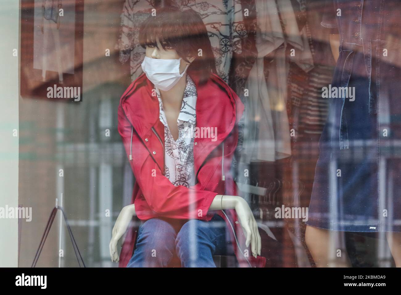 Dummy face covered with mask hi-res stock photography and images - Alamy
