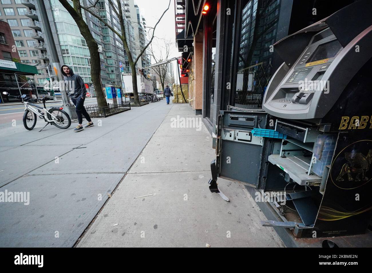 Broken atm hi-res stock photography and images - Alamy