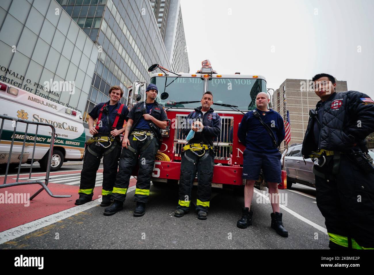 New Yorkers applaud medical front line workers at NYU Langone hospital ...