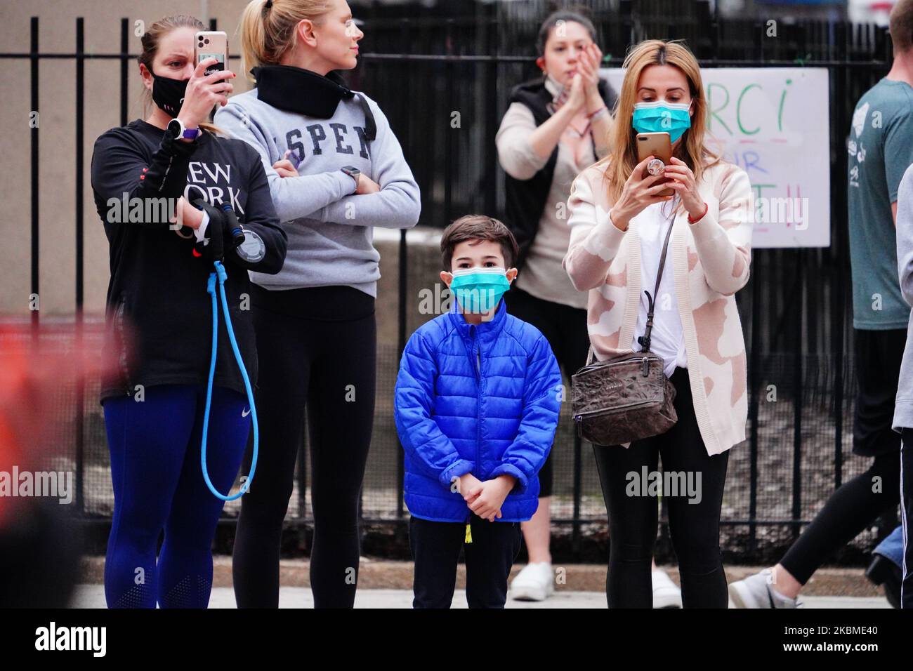 New Yorkers applaud medical front line workers at NYU Langone hospital ...