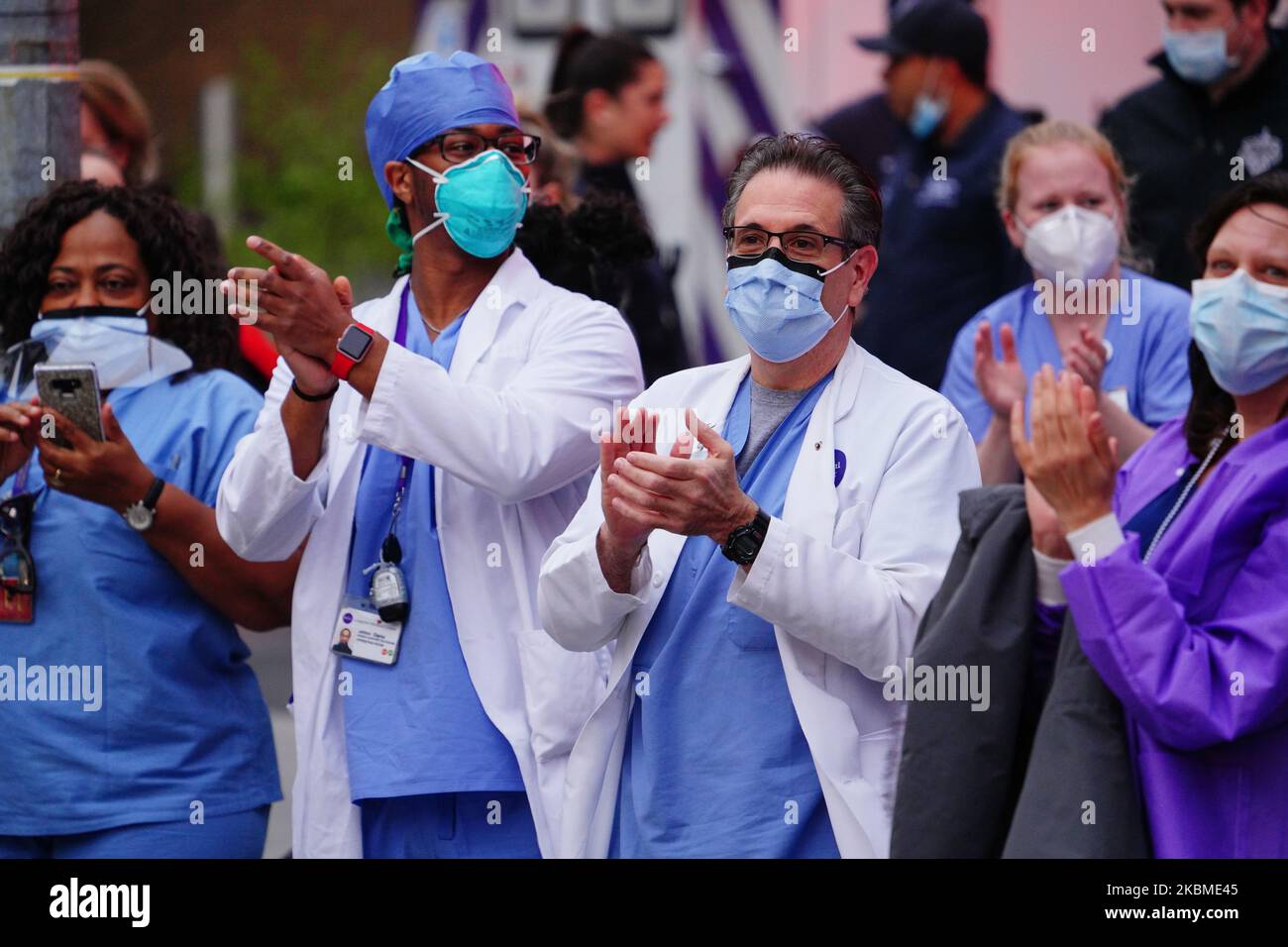 New Yorkers applaud medical front line workers at NYU Langone hospital ...