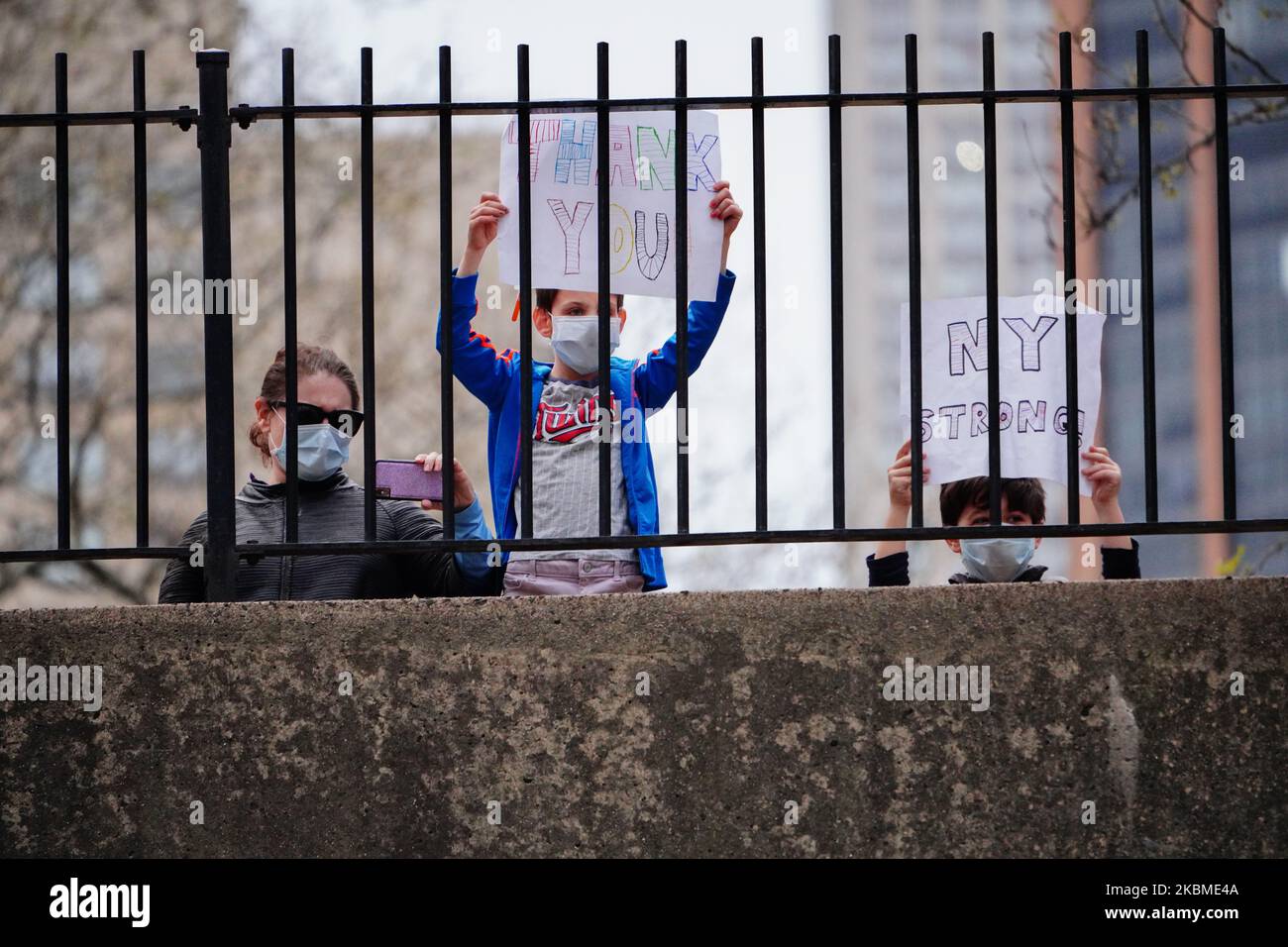 New Yorkers applaud medical front line workers at NYU Langone hospital ...