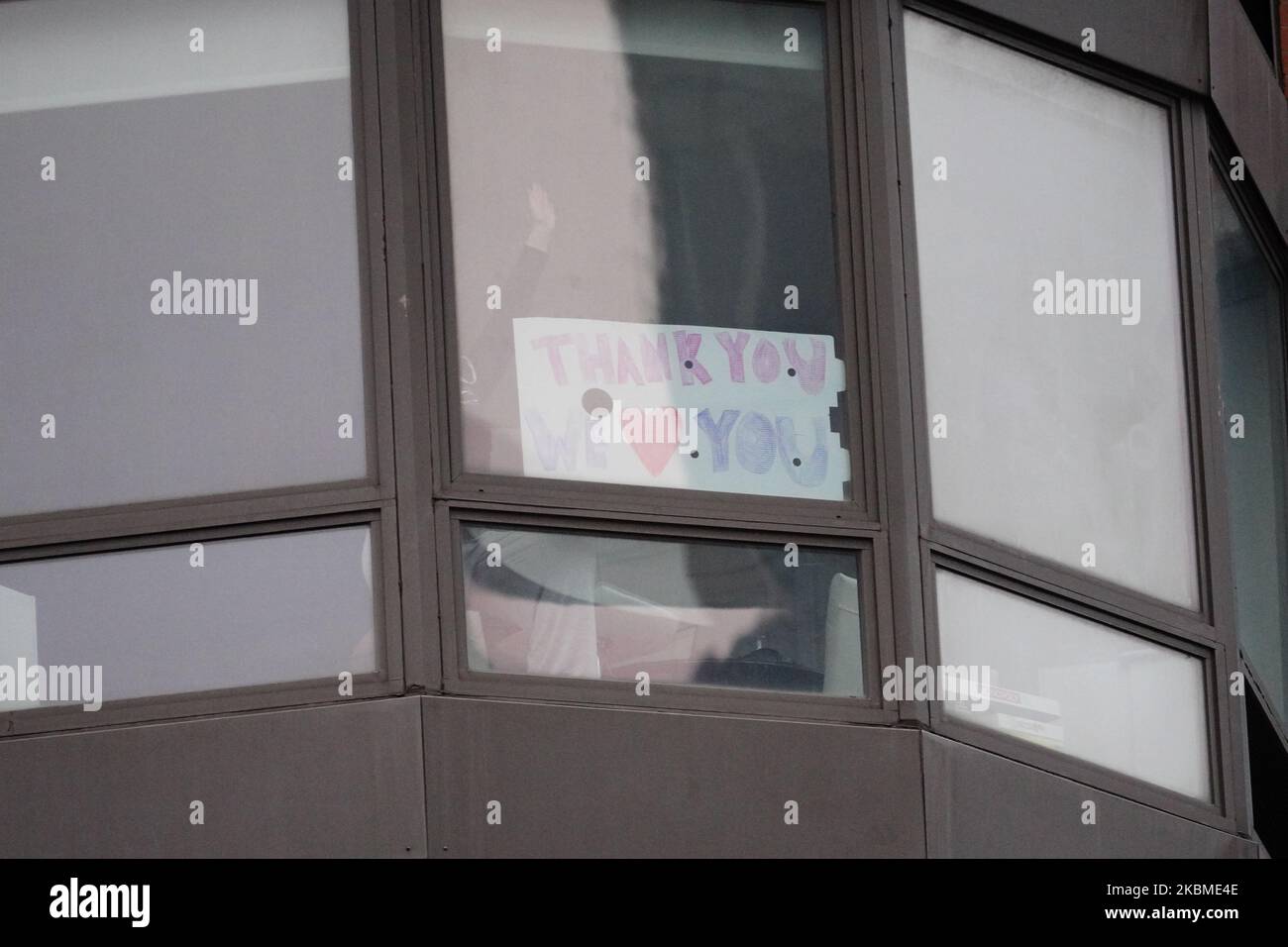 New Yorkers applaud medical front line workers at NYU Langone hospital ...