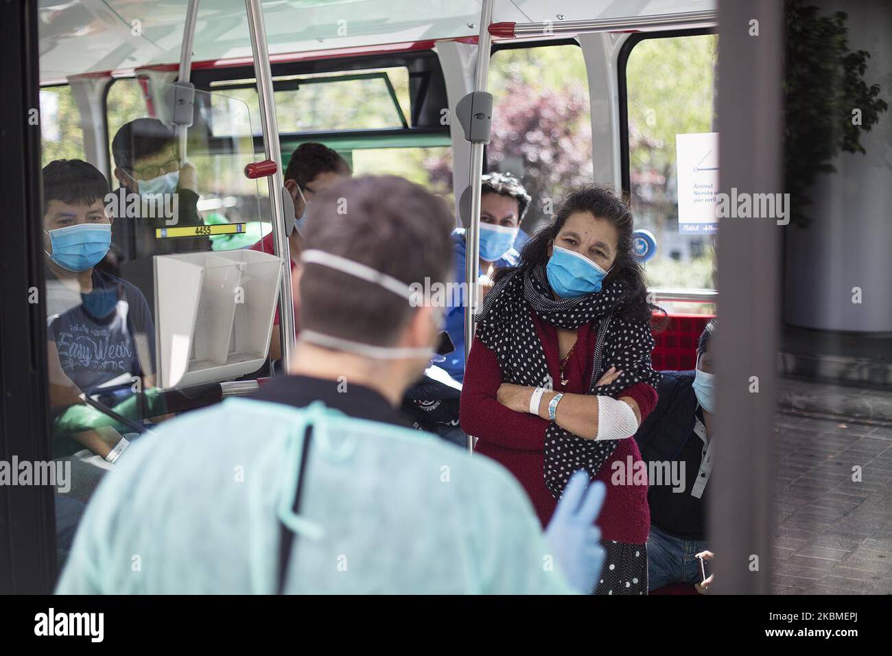 The director of Hotel Melià welcomes and explains protocol and ...