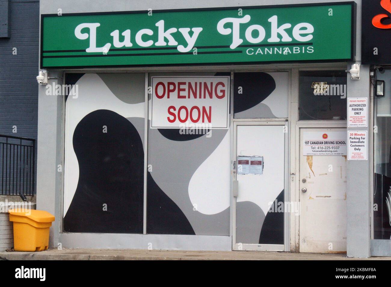 Paraphernalia and cannabis hi-res stock photography and images - Alamy