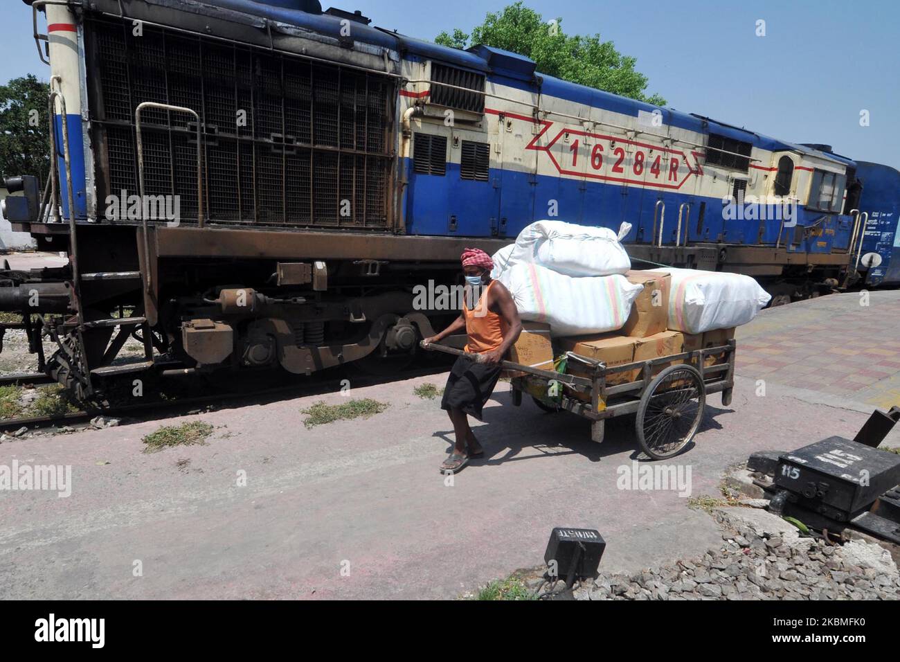 Hand carts hi-res stock photography and images - Alamy