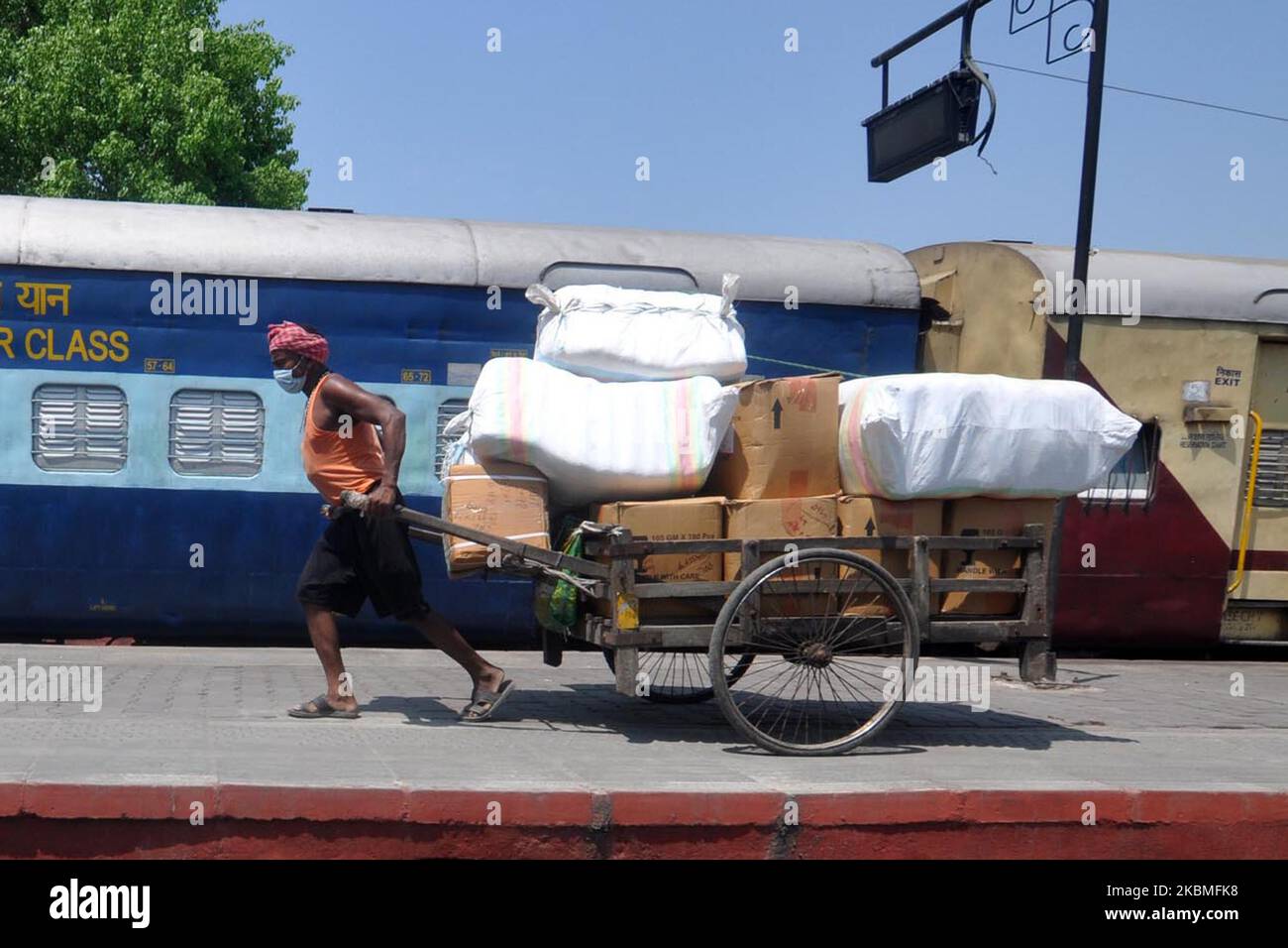 Hand carts hi-res stock photography and images - Alamy