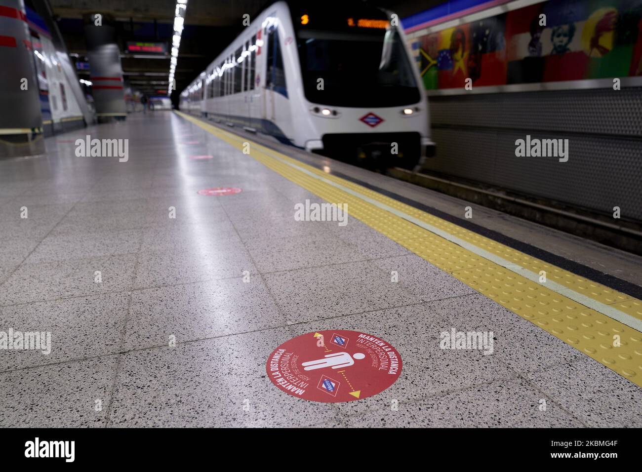 Safety distance indicators hi-res stock photography and images - Alamy