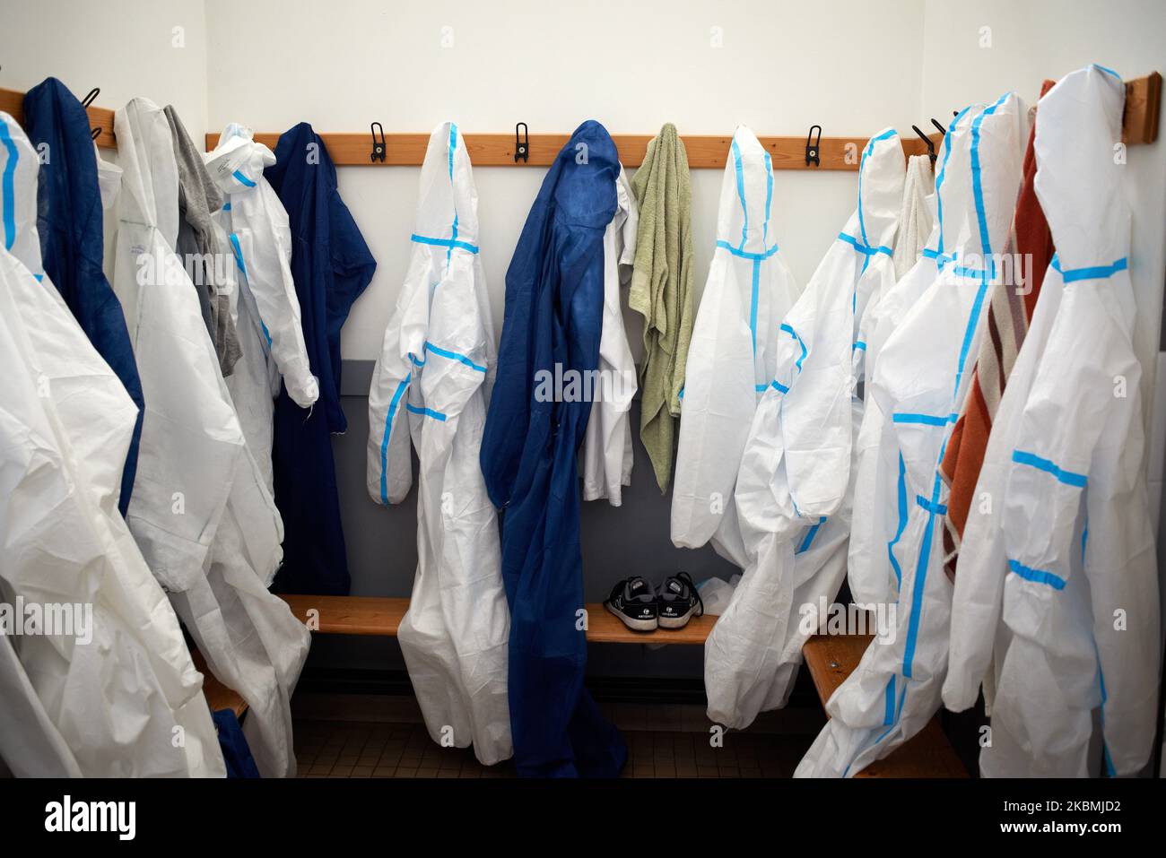 Doctors overalls hi-res stock photography and images - Alamy