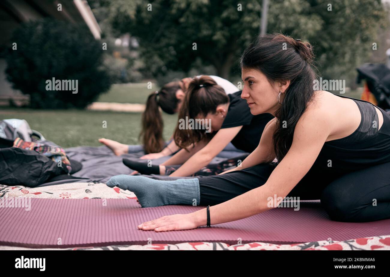 Young caucasian women stretching before their workout in a city park ...