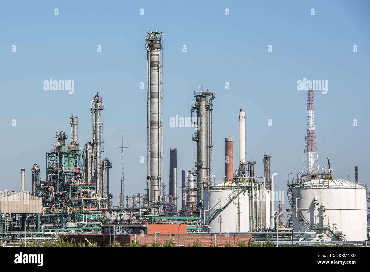 Worlds largest oil refinery hi-res stock photography and images - Alamy