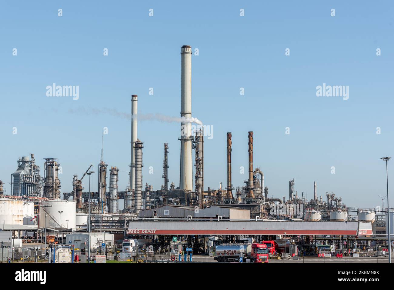 Esso refinery processes different grades of crude oil hi-res stock ...