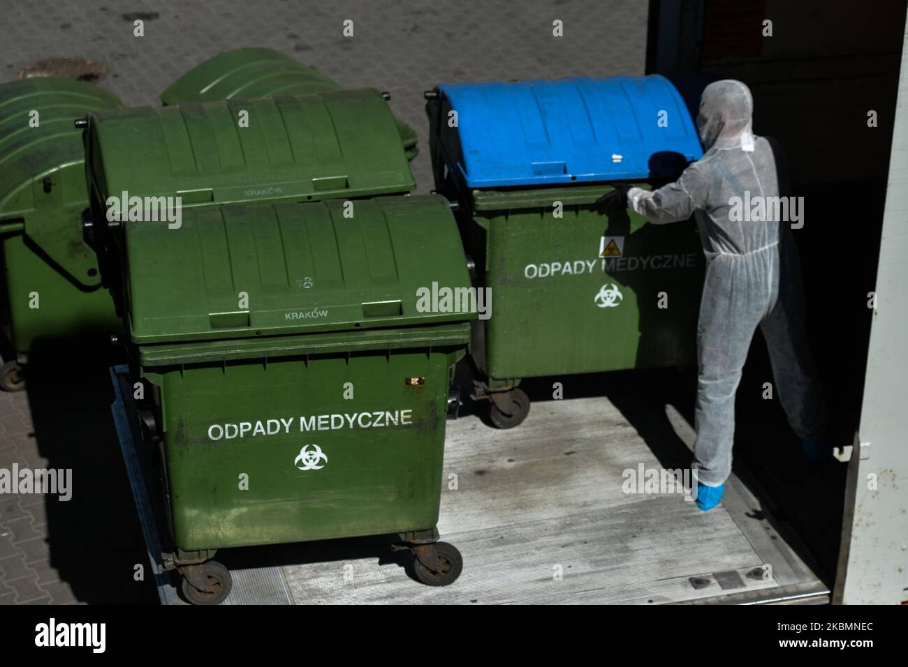 Hospital bins waste hi-res stock photography and images - Alamy