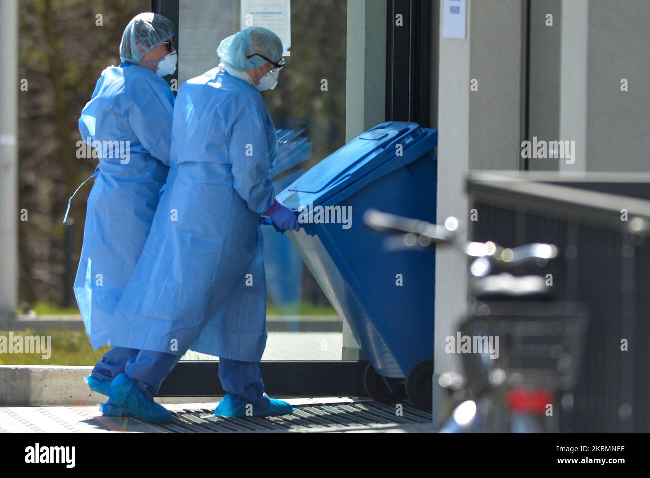 Ppe hospital delivery hi-res stock photography and images - Alamy